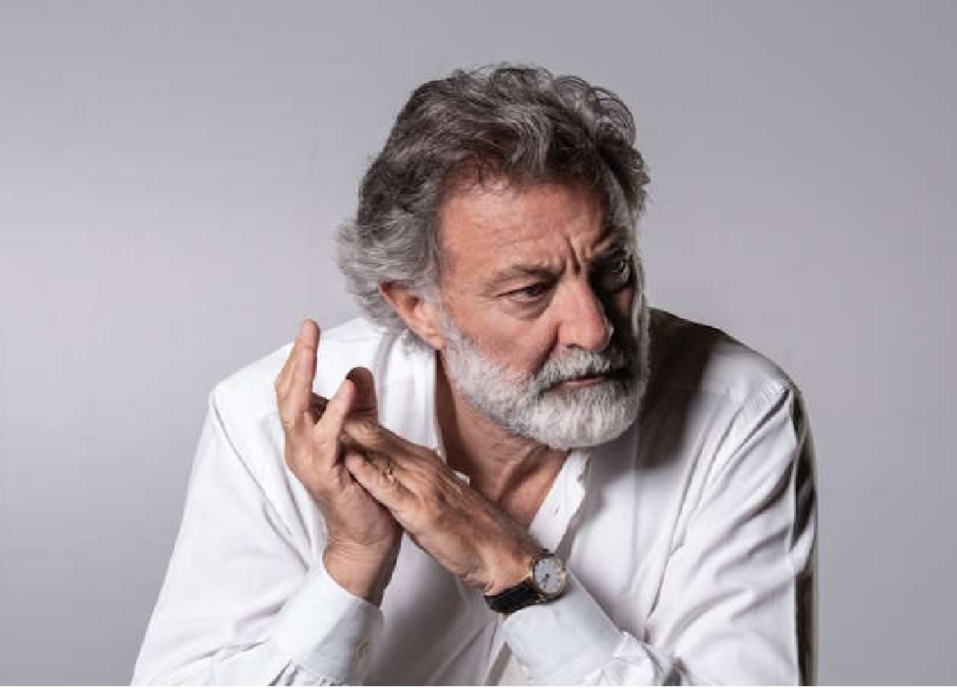 Luca Barbareschi e la sceneggiatrice del film “Il Postino” Anna ...